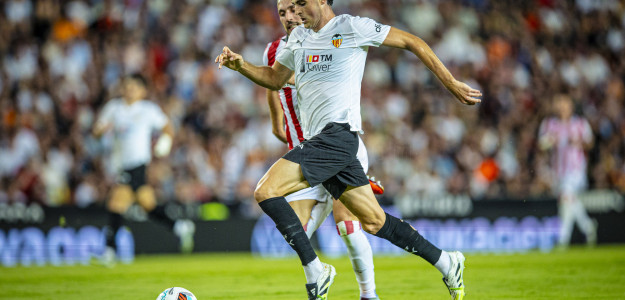 Javi Guerra es el mejor jugador del Valencia en el último tercio del campo